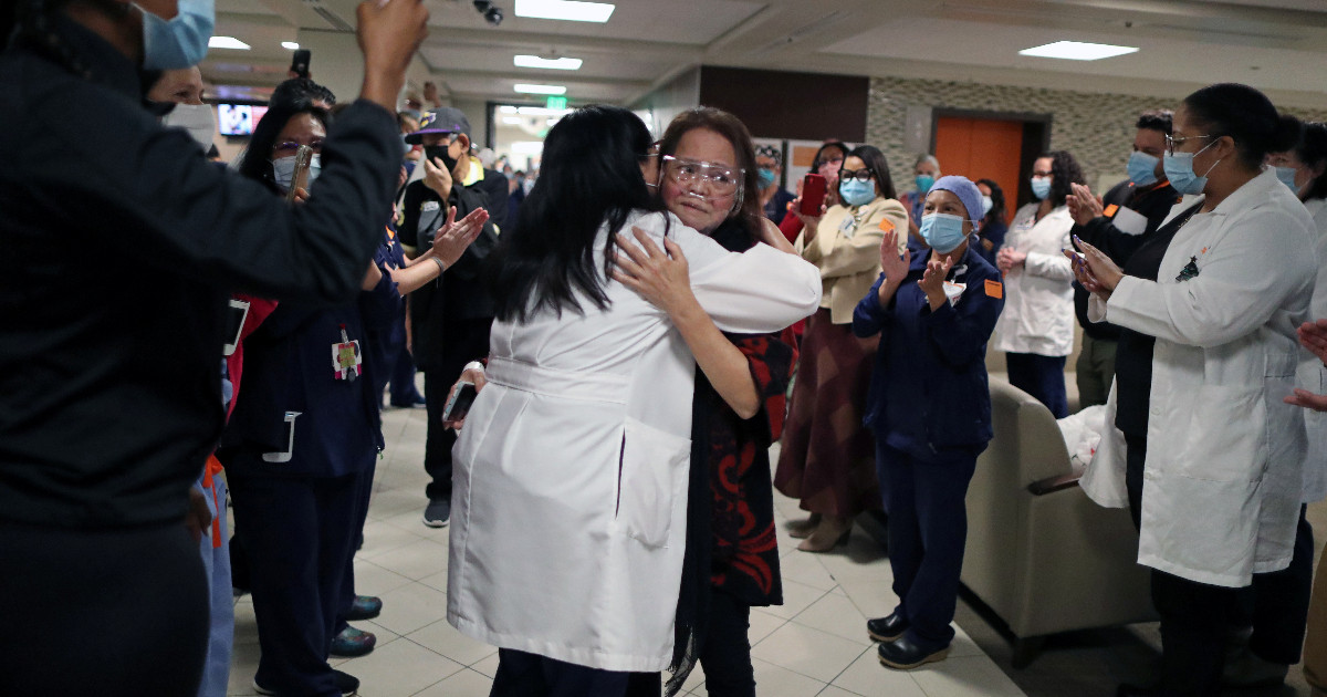 Telex: Kiengedték a kórházból a kaliforniai egészségügyi dolgozót, aki ...