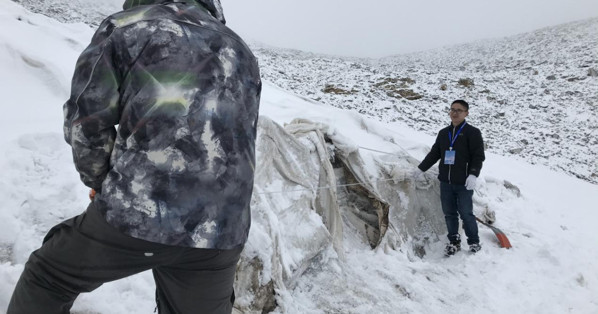 Telex: 500 négyzetméteres lepedővel takartak be egy kínai gleccsert az ...