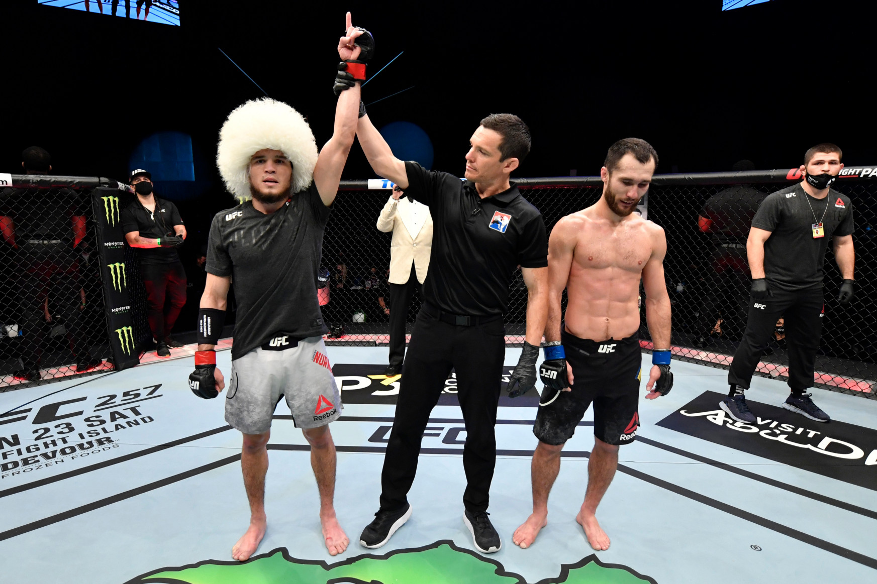 Telex: Habib Nurmagomedov öccse is debütált a UFC-ben, szépen elaltatta ...