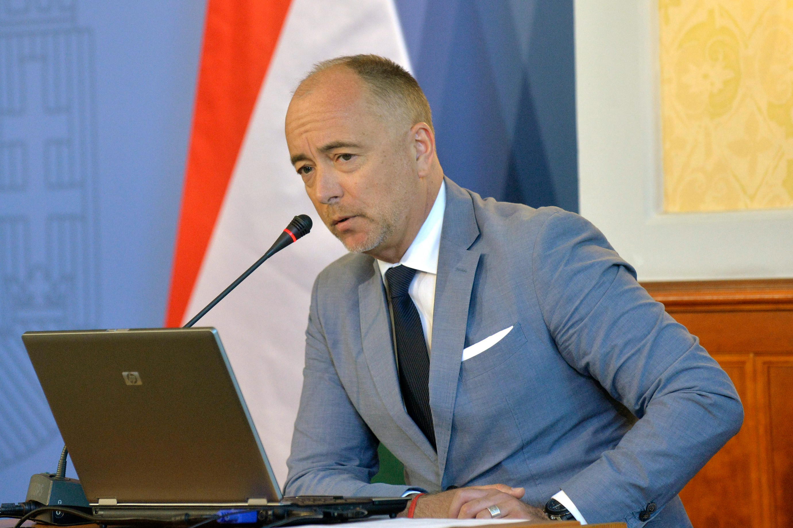 Telex: Bus Szilveszter