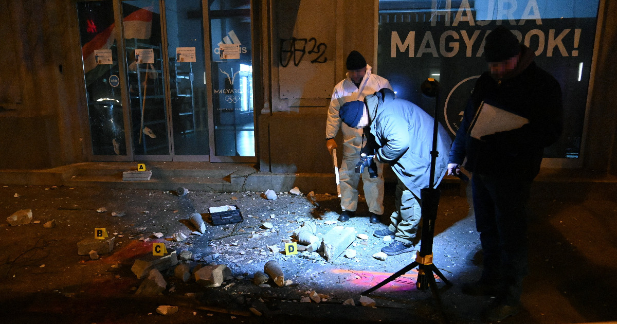 Telex: Lezuhant és meghalt egy nő a XIII. kerületben, amikor kiszakadt ... Telex: Lezuhant és meghalt egy nő a XIII. kerületben, amikor kiszakadt ...