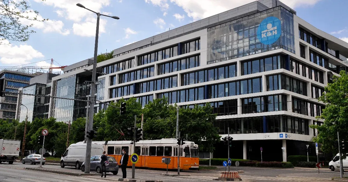Telex: A K&H Bank az ügyfelekkel fizetteti meg a különadót