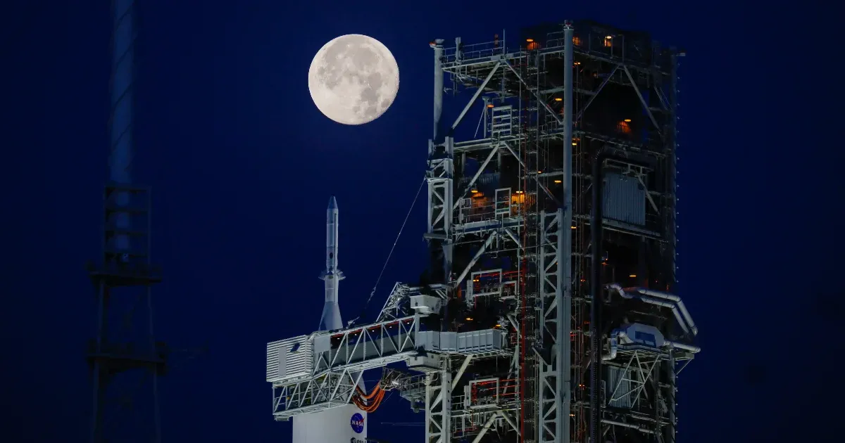 Telex: Becsapódott egy rakéta a Hold felszínébe, és egyelőre senki nem ...