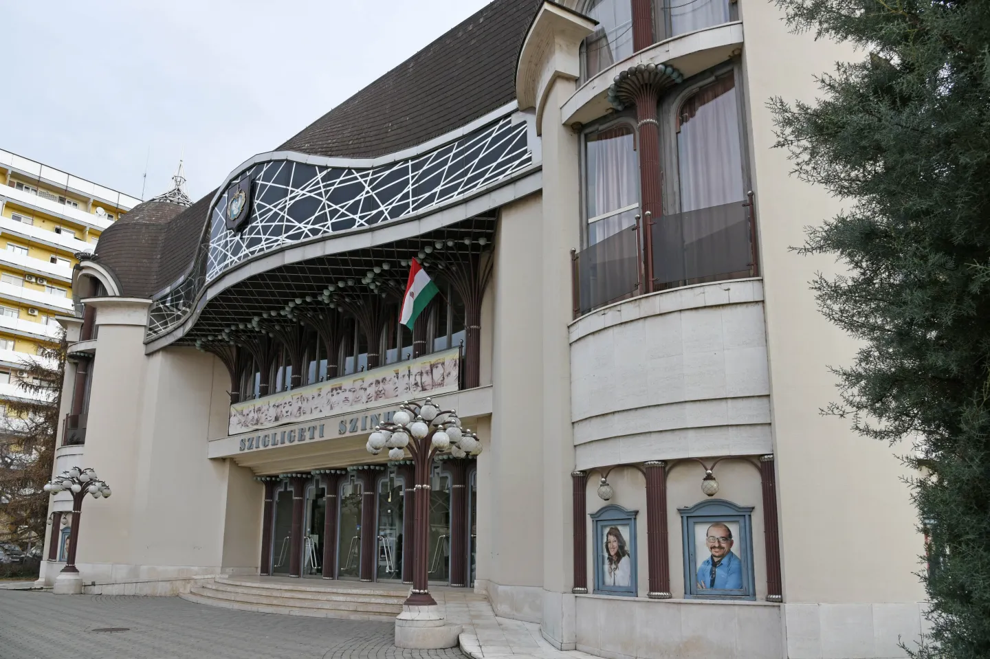 Telex: Szigligeti Színház