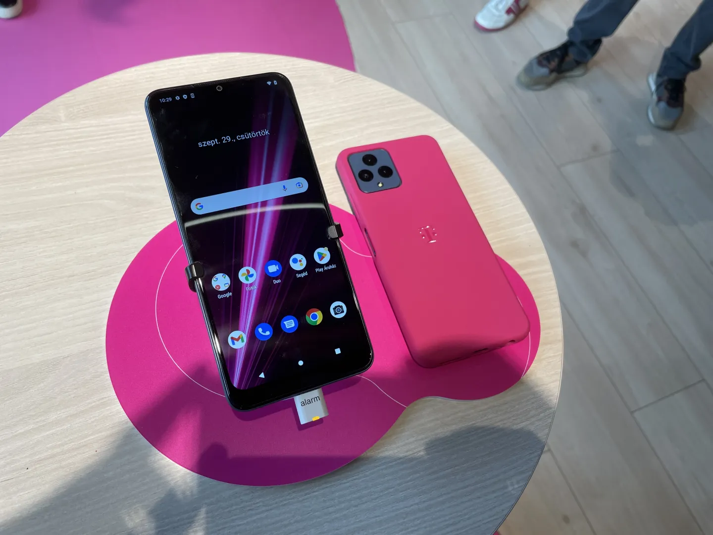 Telex: Saját márkás, olcsó 5G-s telefonokkal robbanna be a piacra a Telekom