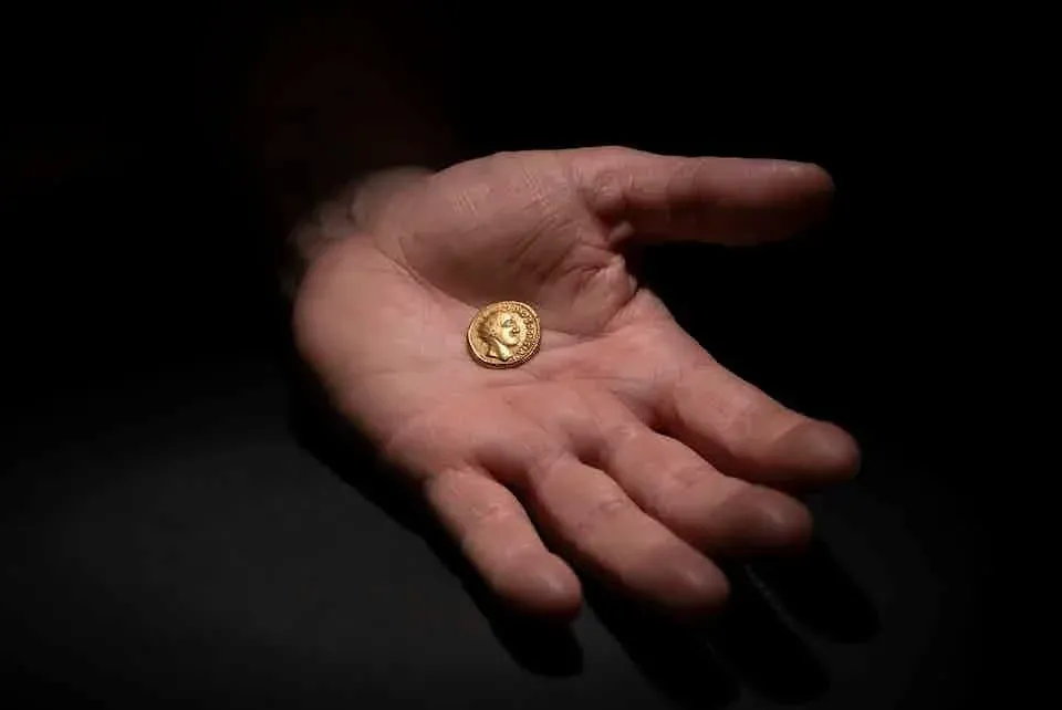 Transtelex: Román szakértők a Sponsianus-érméről: az aranypénz ...