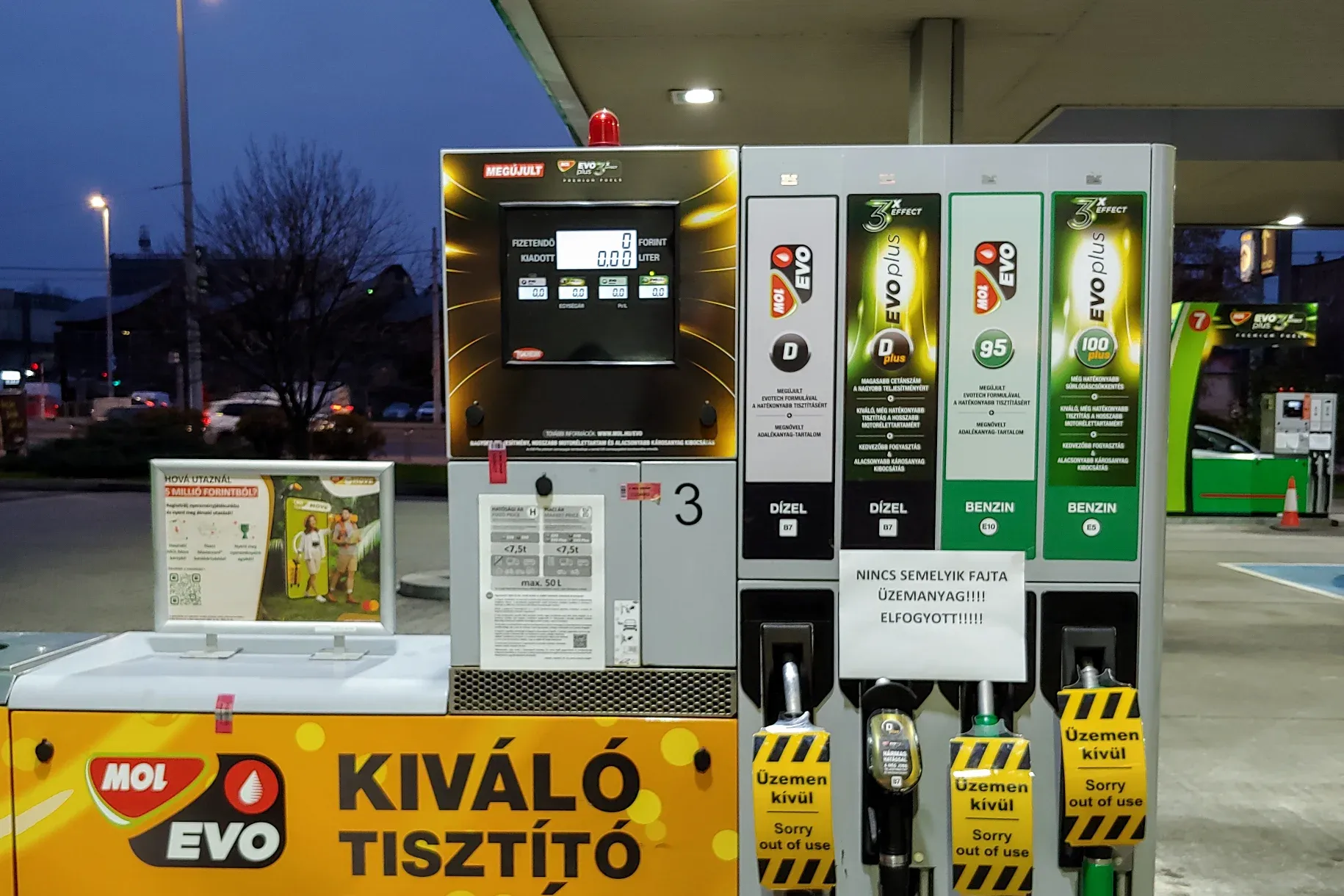 Telex: „Nincs semelyik fajta üzemanyag!!! Elfogyott!!!” – a Mol szerint beindult a pánikvásárlás