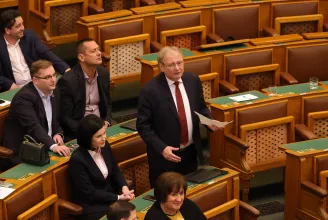 Telex: Hiller István