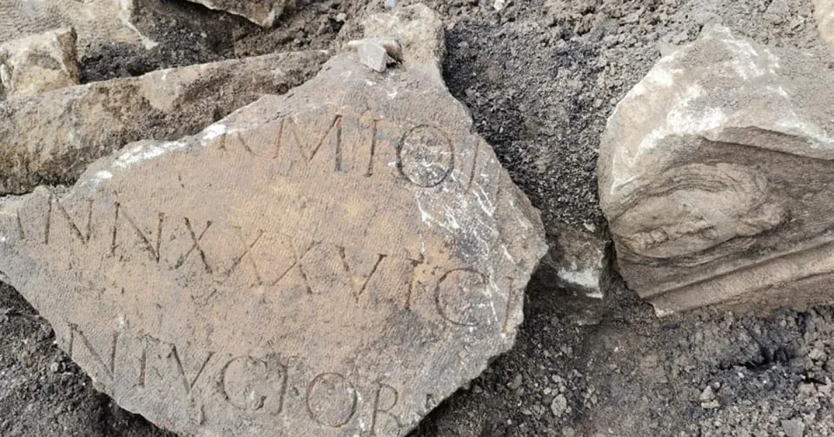 Transtelex: A gyulafehérvári széttört római szarkofág esetében egymásra ...