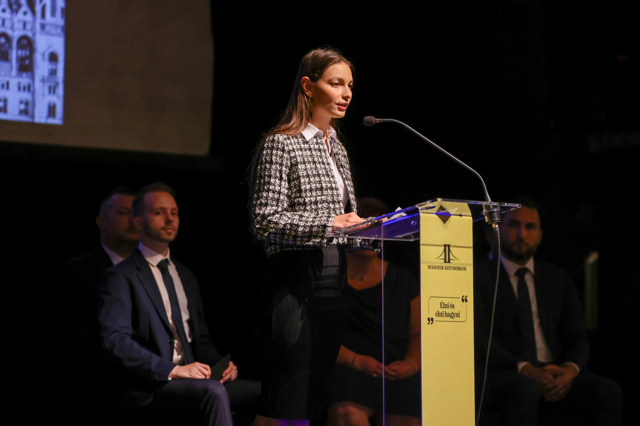 Telex: Vona Gábor új pártja olyan, mint az átmulatott céges buli ...