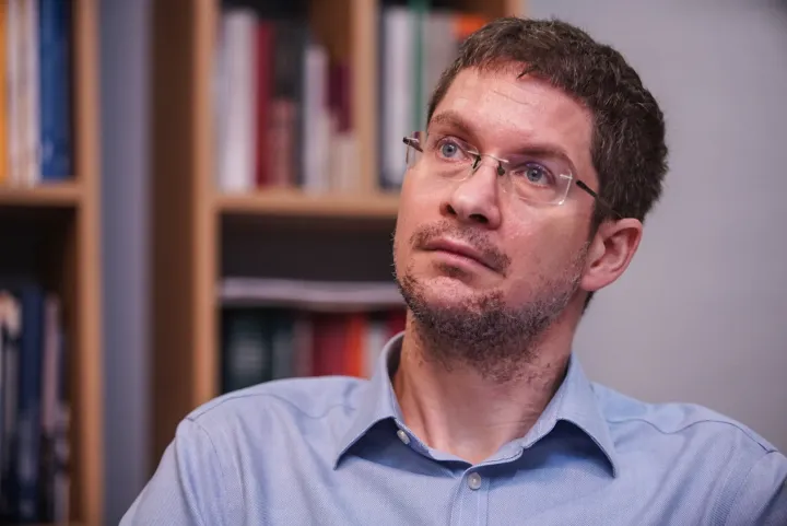 Telex: Karsai Dániel: Nem kerültünk át háborús üzemmódba