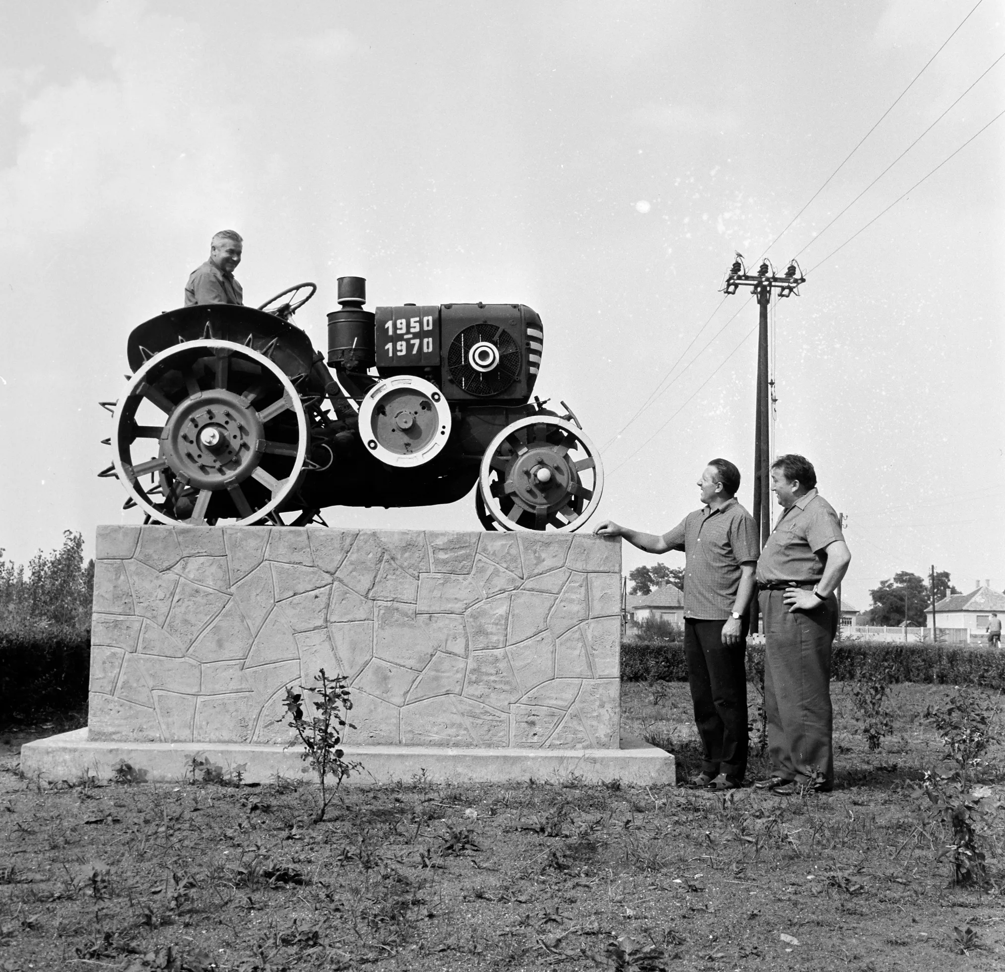 Telex: Zúg a traktor, szánt az eke, túlélhetjük-e?