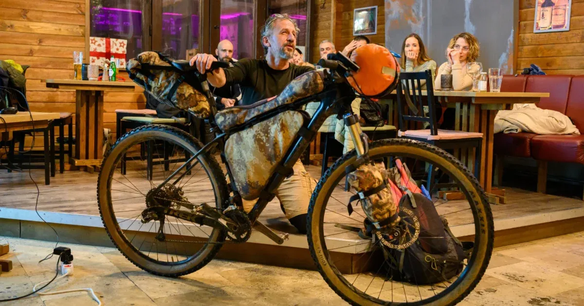 Telex: Biciklizz, amíg vízhez nem érsz, aztán fújd fel a csónakod, és ...