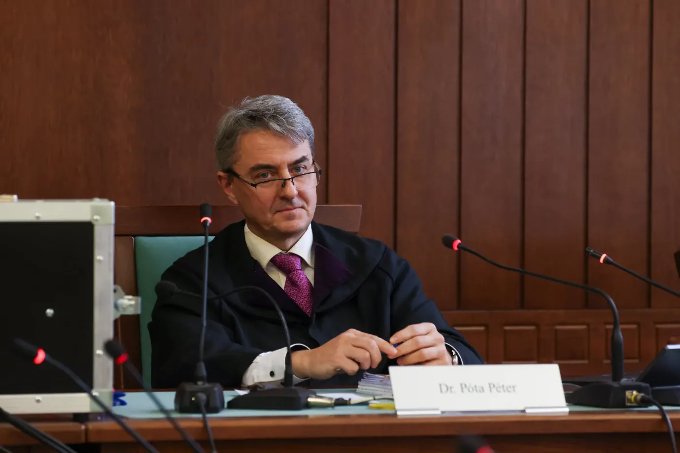 Telex: Hivatalos személy elleni erőszak miatt őrizetbe vették Portik ...