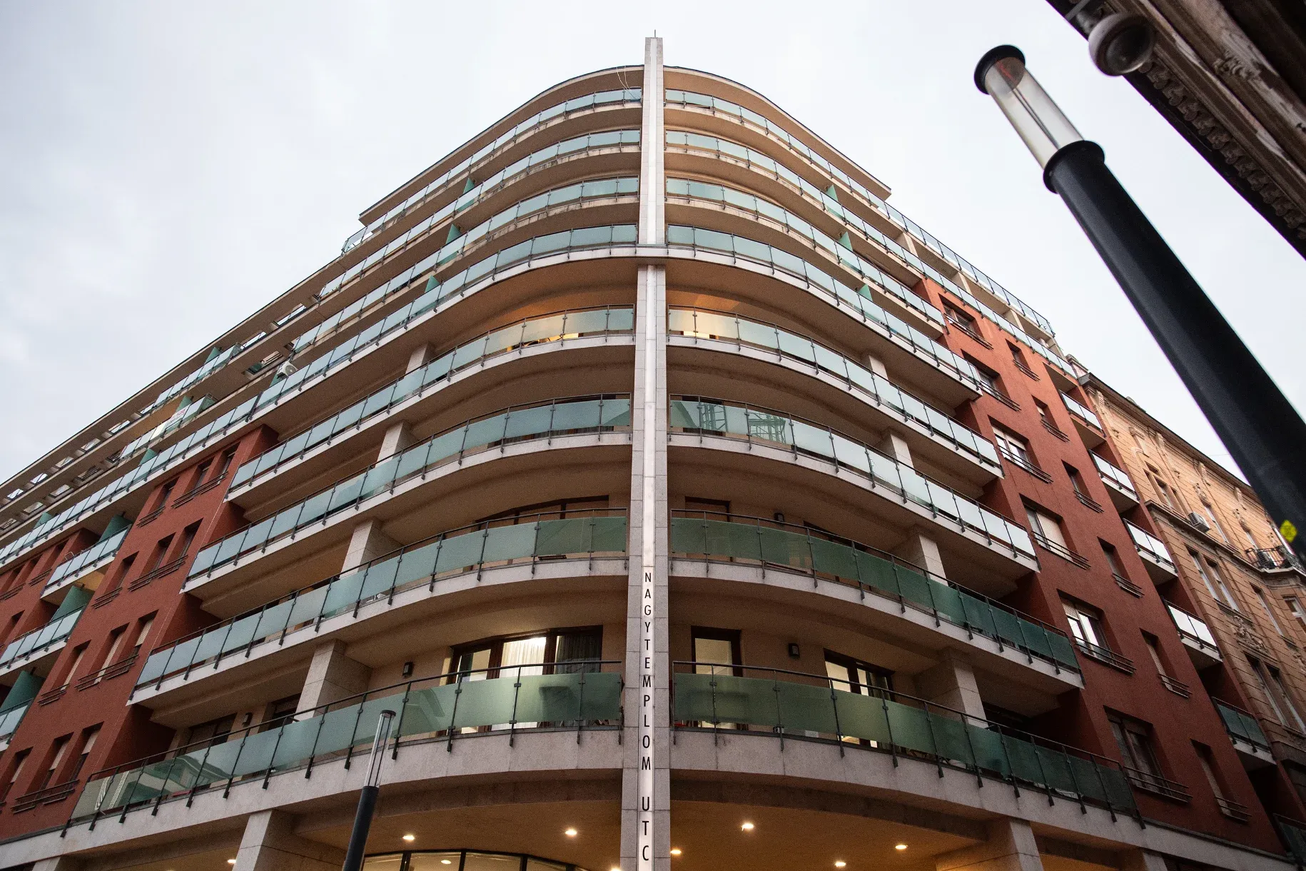 Telex: Beázó épület, elmaradó közgyűlések, átláthatatlan pénzügyek ...