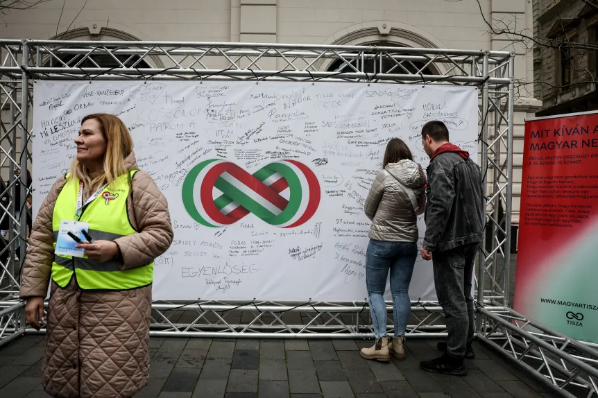 Telex: Tisza Párt-üzenőfal: Je suis poloska