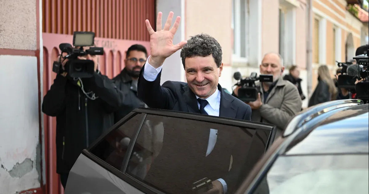 Transtelex: Nicușor Dan Fogaras után egy bukaresti szavazókörben tűnt ...