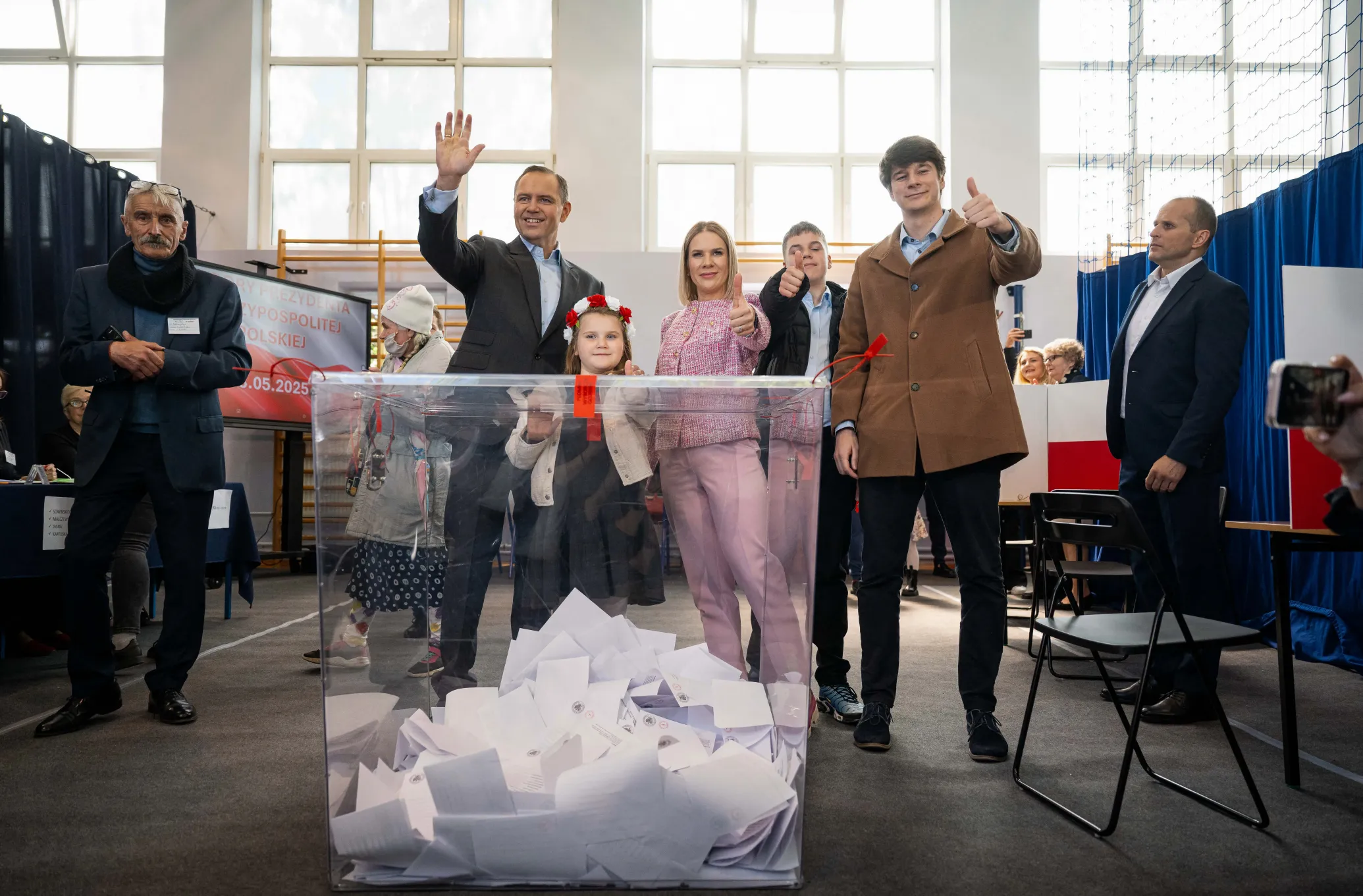 Telex: „Most dől el Lengyelország jövője” – Tuskék és Kaczyńskiék is az ...