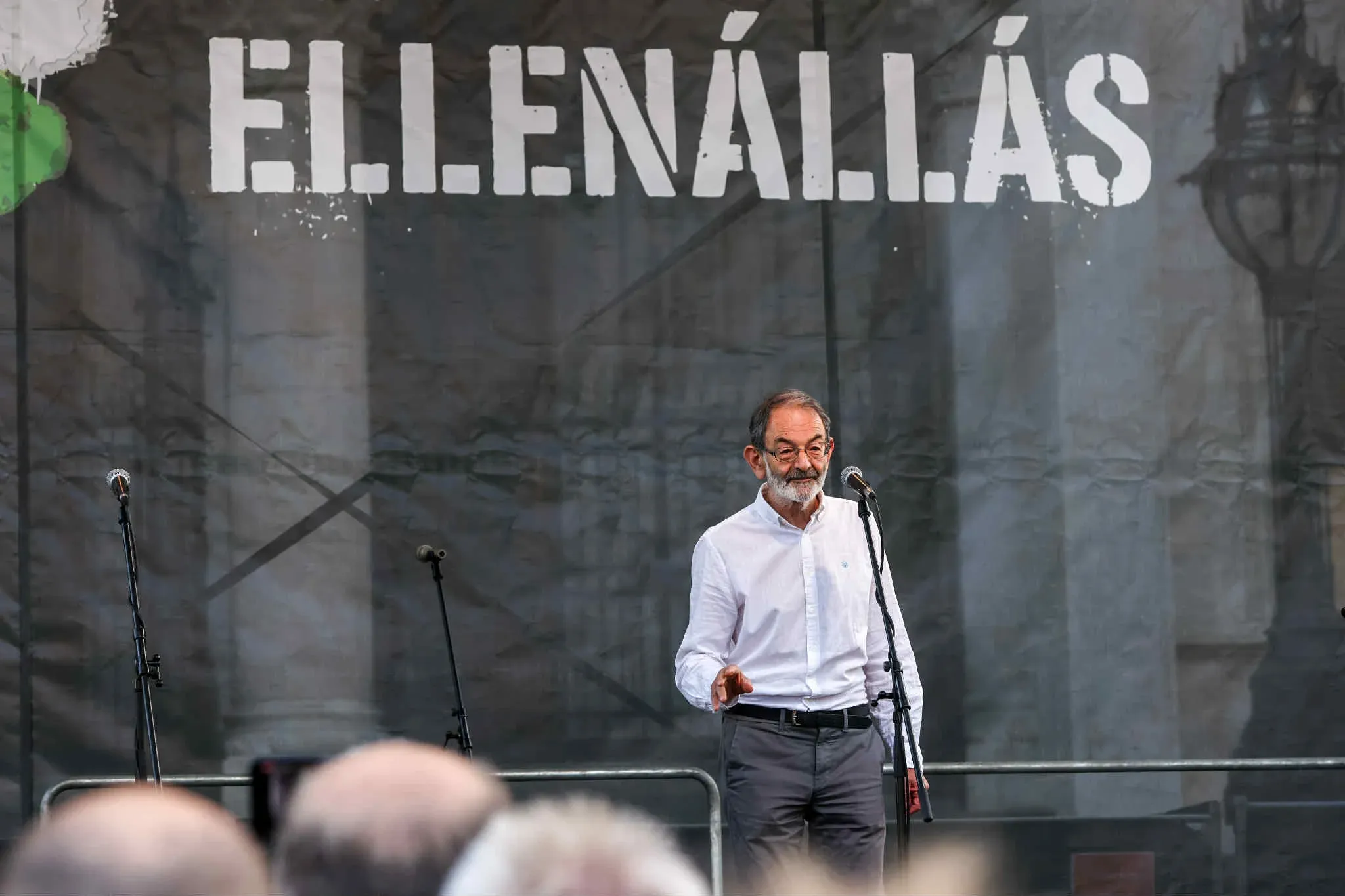 Telex: Lányi András: Orbánt el kell zavarnunk ennek az épületnek a ...