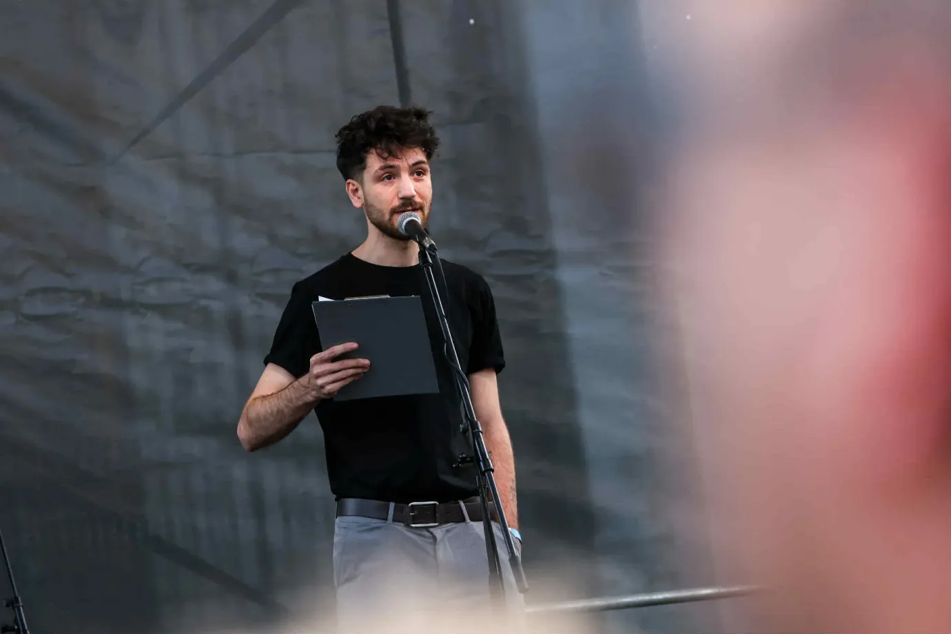 Telex: Puzsér: Már csak egyetlen értelmes követelés van, takarodjanak!