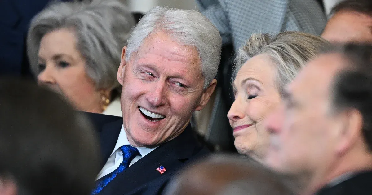 Telex: Donald Trump mellett Bill Clinton neve is rajta van az Epstein ...