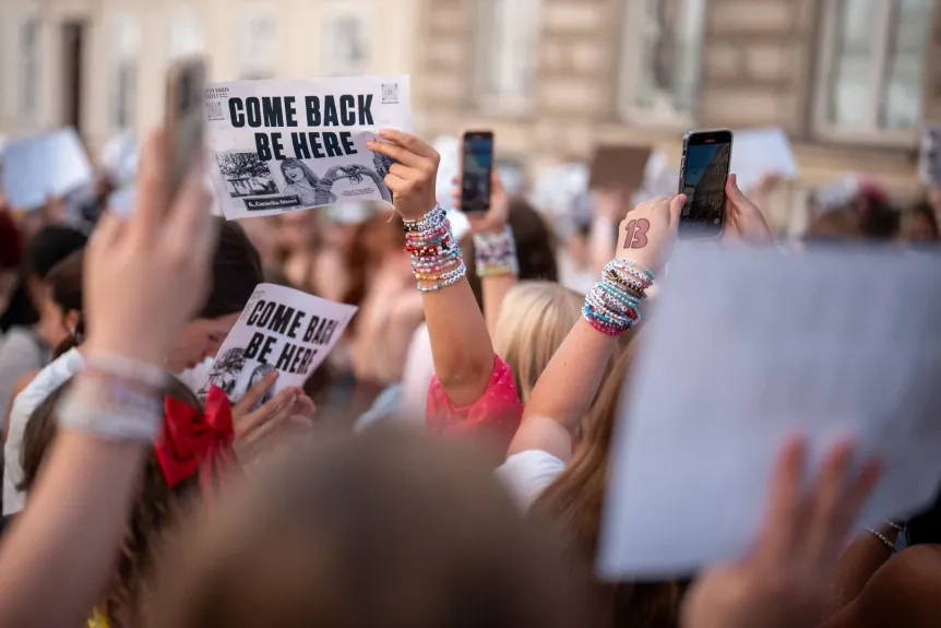 Telex: Megúszta a börtönt a szír fiatal, aki segített a Taylor Swift ...