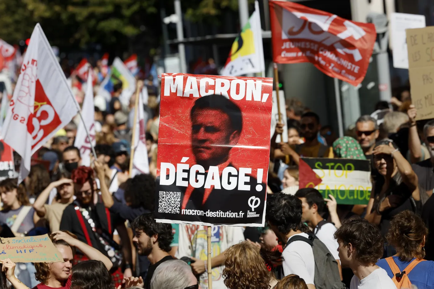 Telex: „Macron tévúton jár, de még nem késő meghallani a társadalom ...