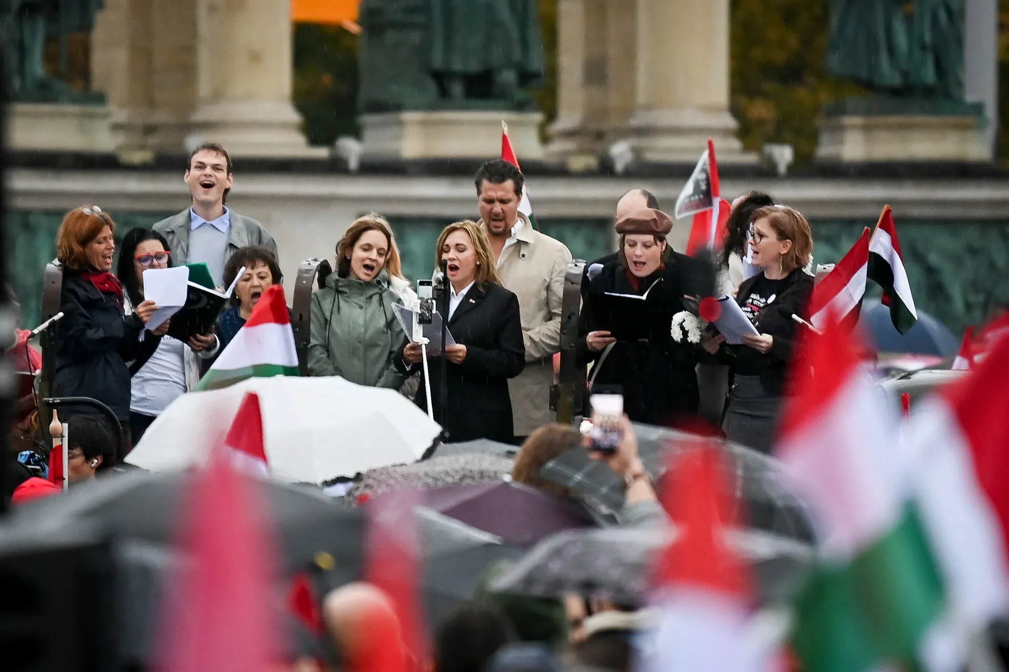 Telex: Rost Andrea, Nagy Ervin és a Nabucco kórus énekel