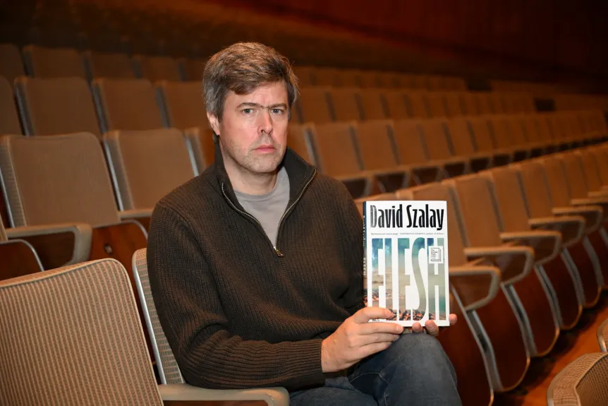 Karakter: David Szalay: A Booker-díjas Flesh különleges olvasmány lesz ...