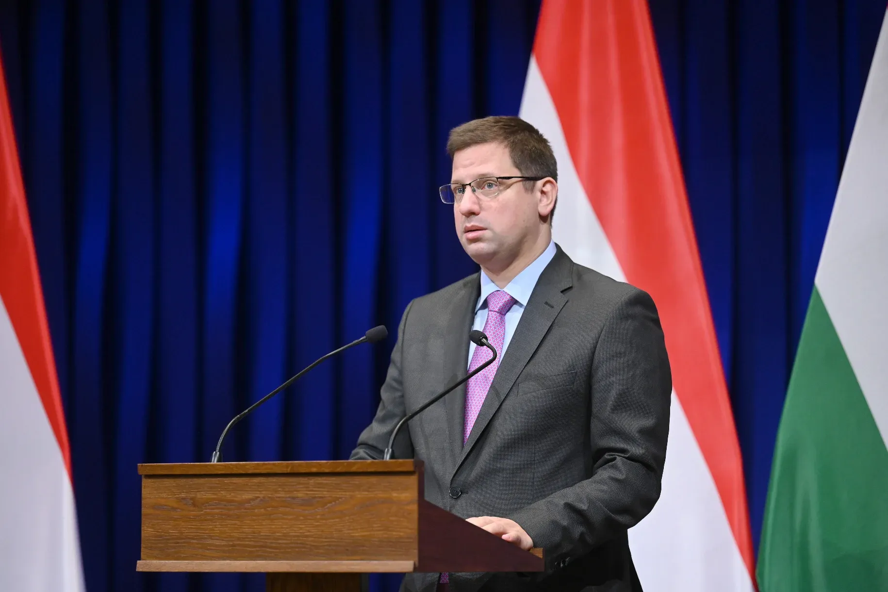 Telex: Gulyás Gergely: Aki droggal kereskedik, az embert öl