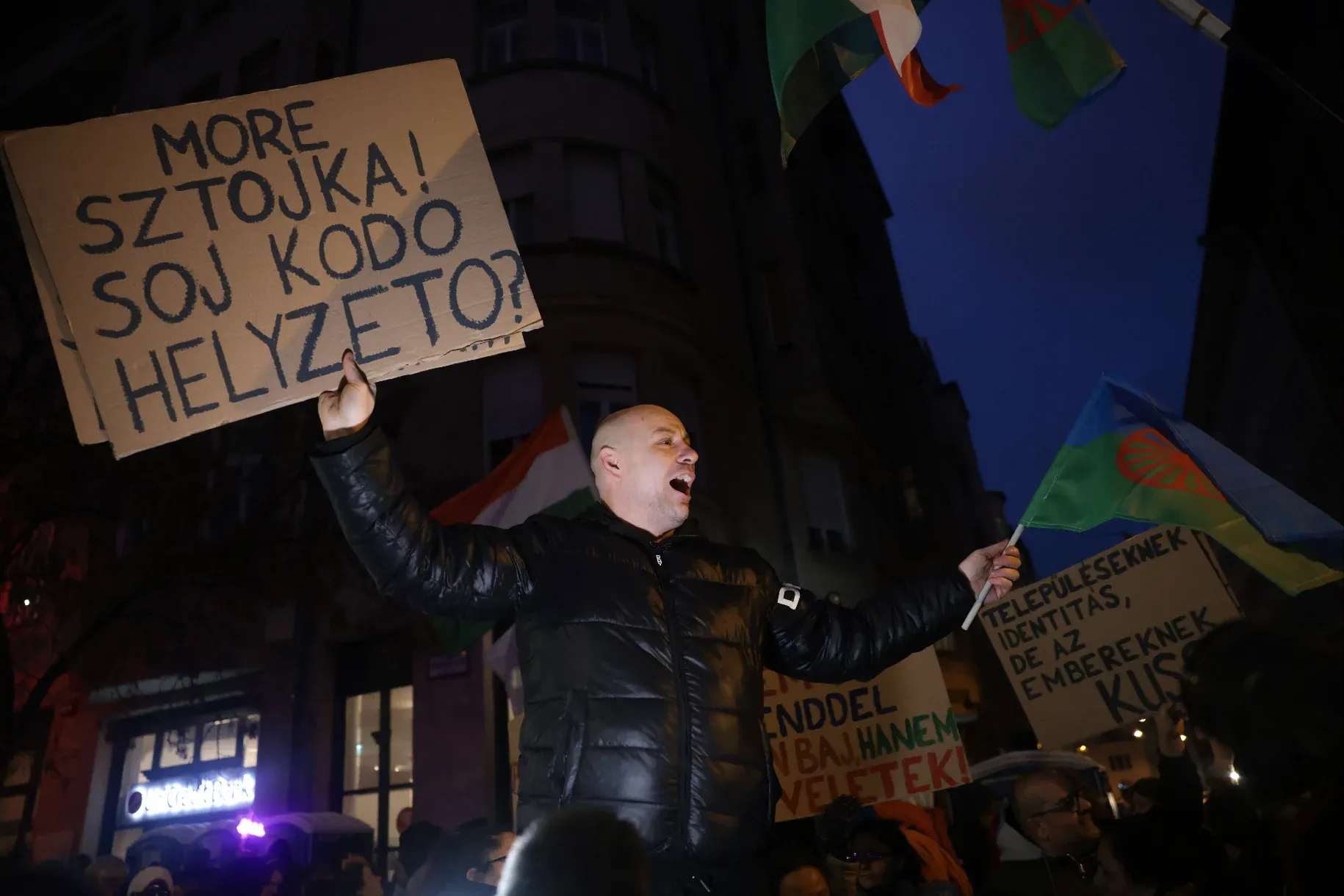 Telex: „Üzenjük Lázár Jánosnak, hogy mi nem hasonlatok és nem ...