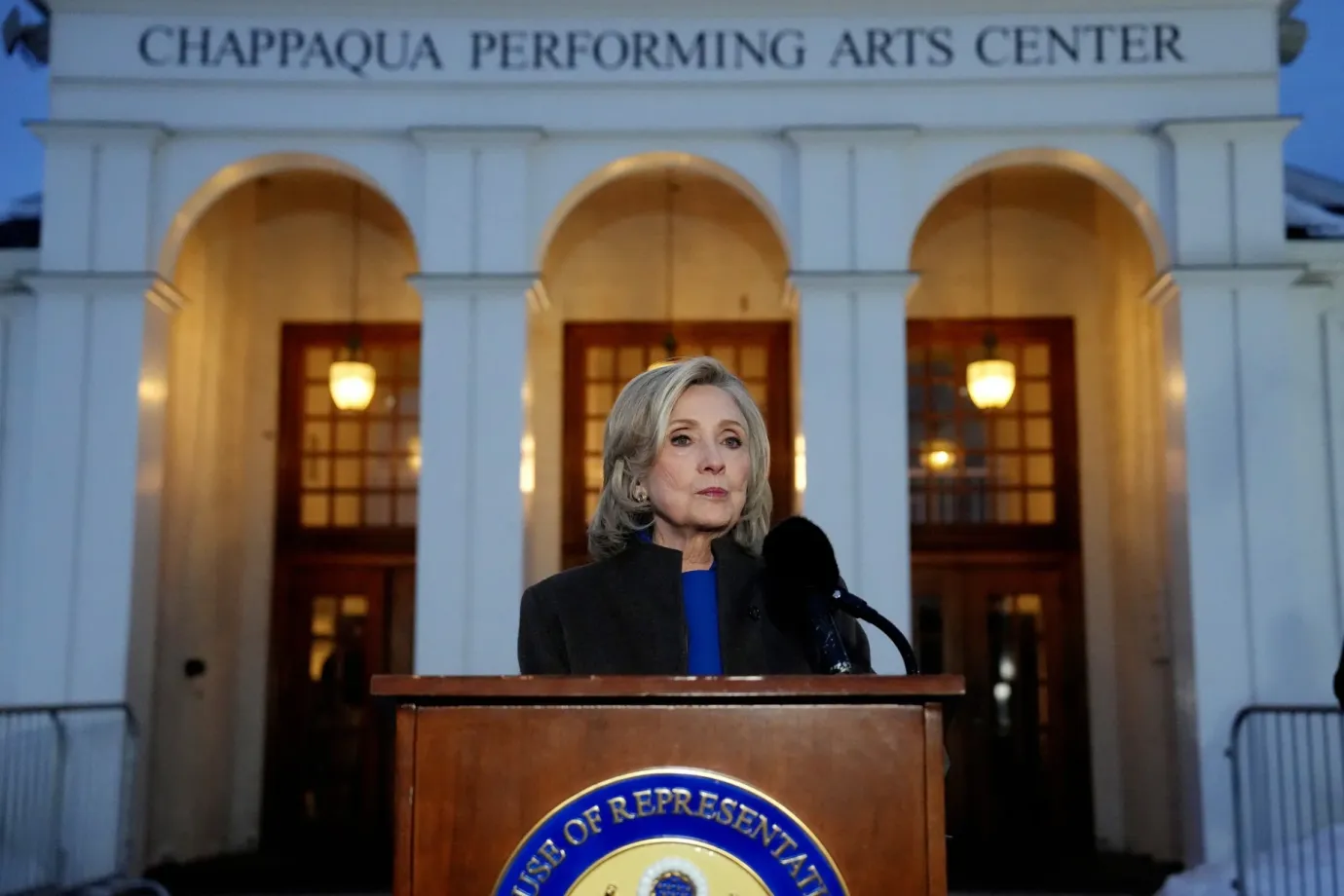 Telex: Sunyi fotó miatt szakadt meg Hillary Clinton Epstein-meghallgatása