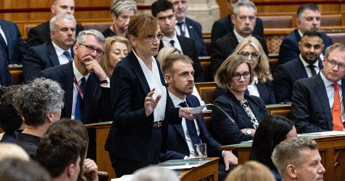 Telex: Júliustól 873 ezer forinttal csökkenhet az országgyűlési ...