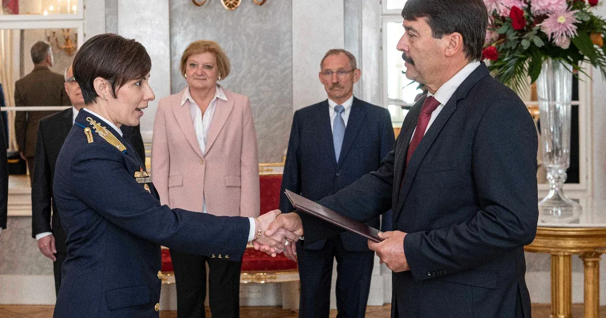Telex: Magyar Péter felmentette a Rogán Antal féle szuper ...